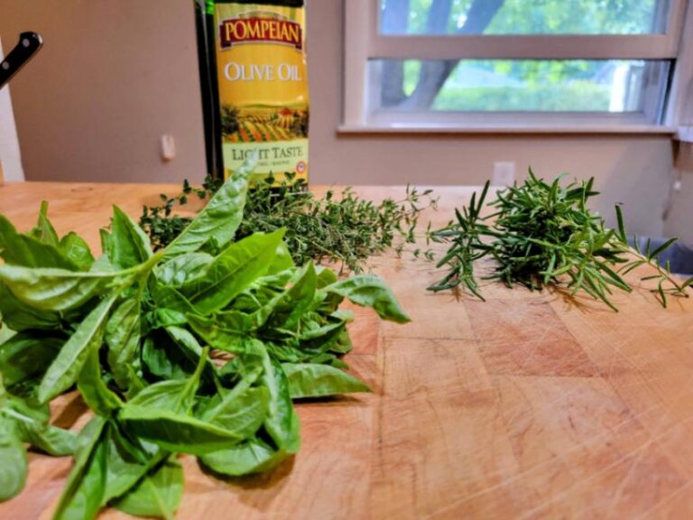 7 Best Culinary Herbs for Infused Oils (& How to Infuse Them)